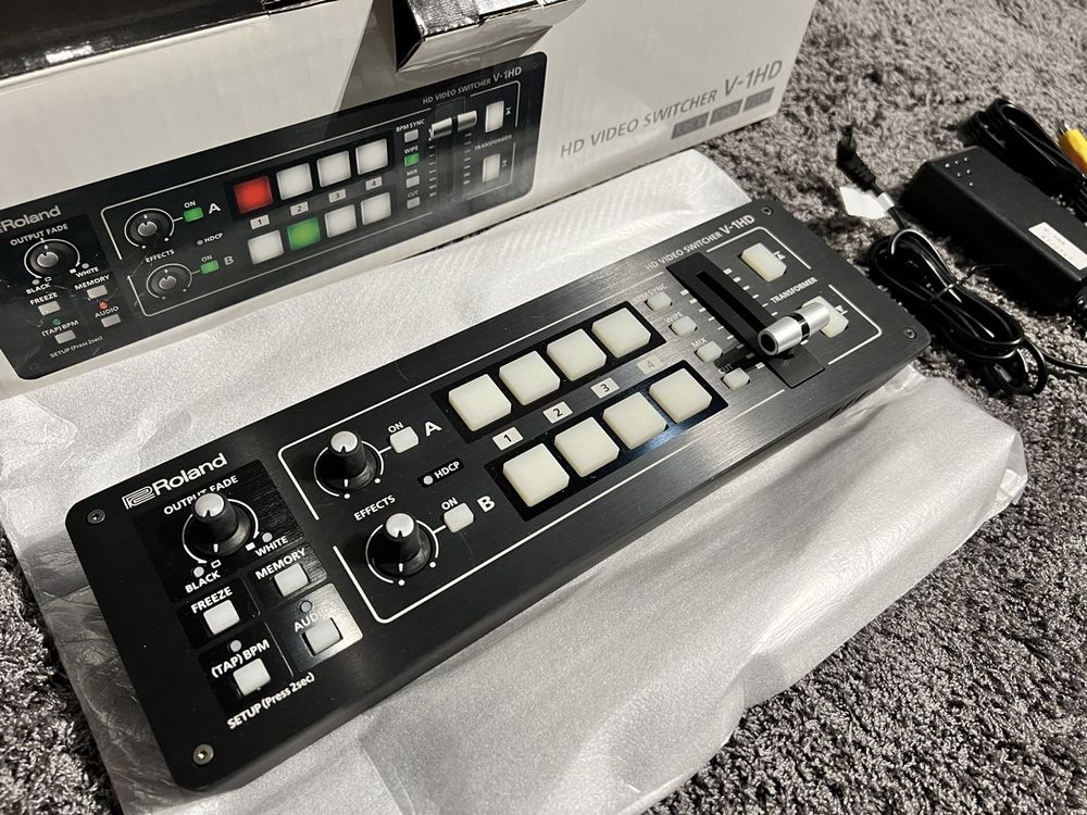 Roland V-1HD Video Switcher (Neu und originalverpackt) in Wynigen für ...