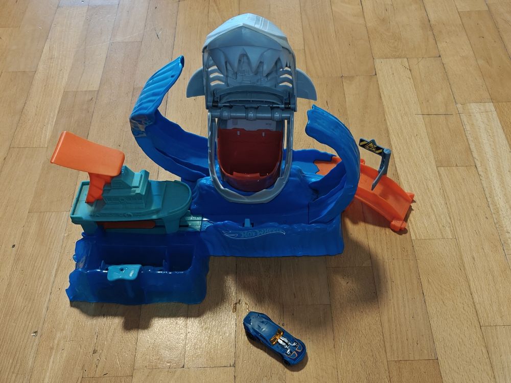 Hot Wheels Robo Shark Frenzy Playset (Gebraucht) in davos dorf für CHF ...