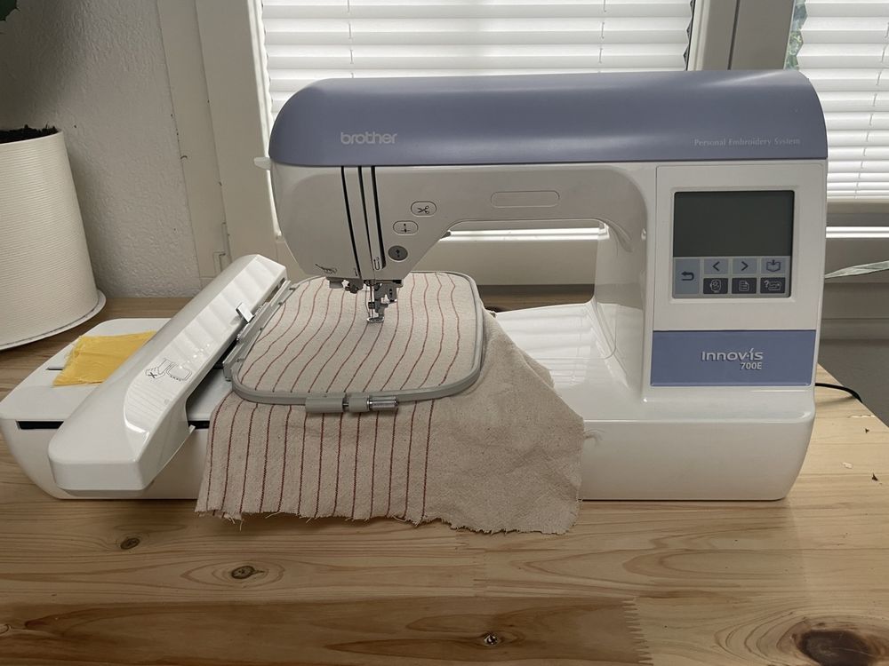 Stickmaschine Brother Innov-is 700E inkl. Zube | Kaufen auf Ricardo