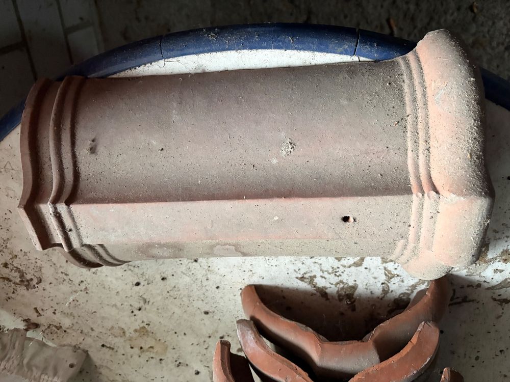 Gut erhaltene Dachziegel - Firstziegel, ca. 10 Stueck 🧱 (Gebraucht) in ...