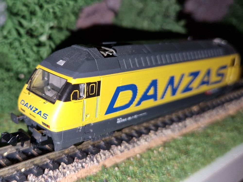 Minitrix 12688 SBB E-Lok Re 460 «Danzas» mit DSS (Gebraucht) in ...