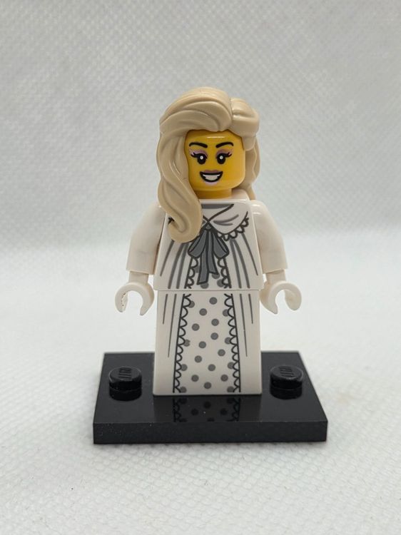 LEGO BAM late 2025 blonde maid in nightgown (Neu (gemäss Beschreibung ...
