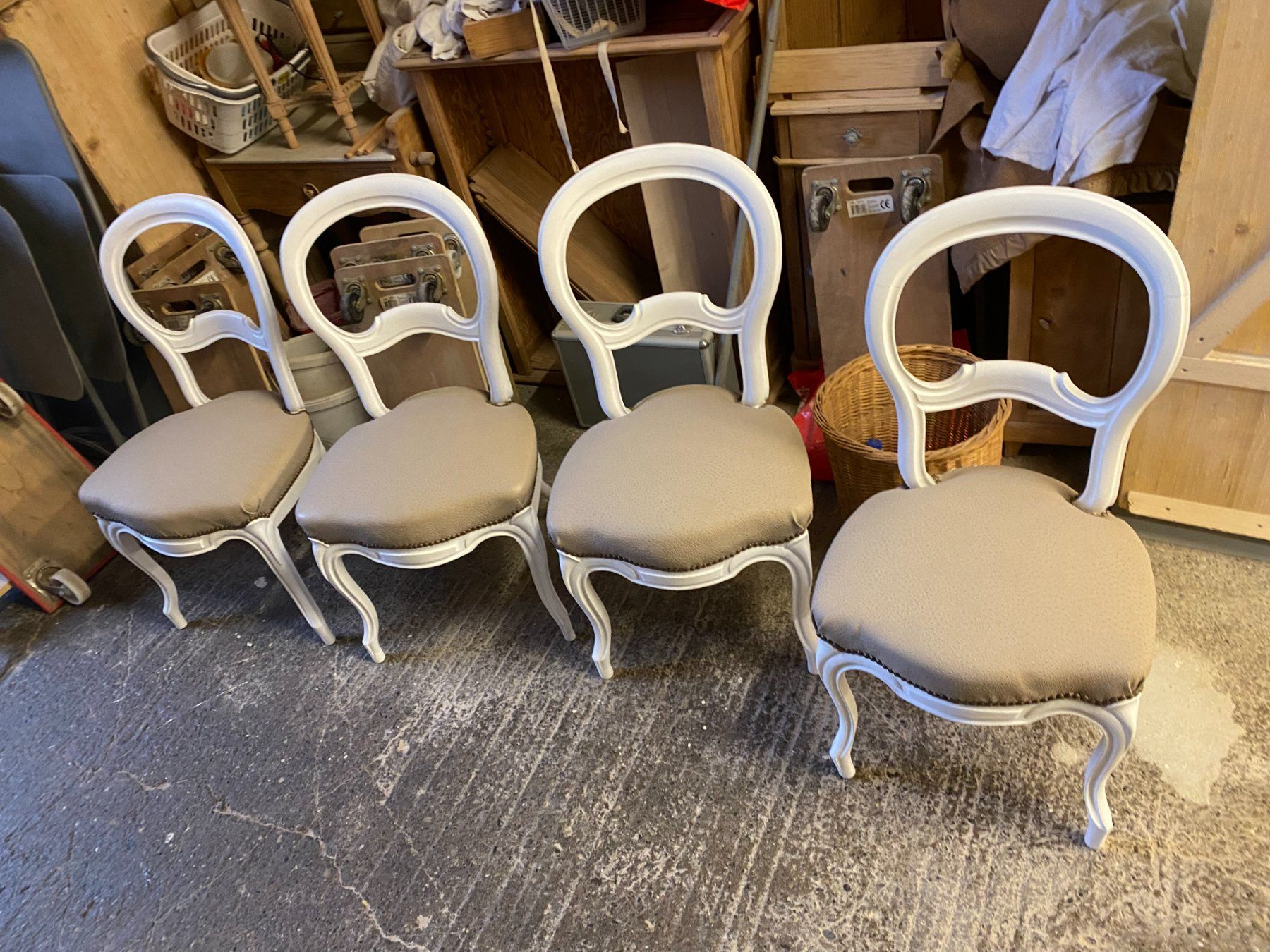 ART 575-A 4 Chaises (Gebraucht) in Pont-La-Ville für CHF 399 – nur ...
