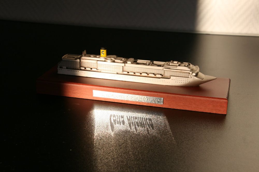 Schiff - Model Costa Atlantica Metall auf Holzplatte (Gebraucht) in ...