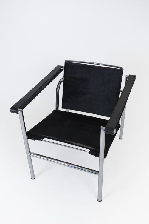 Le Corbusier LC1 Sessel mit schwarzem Fell - Cassina (Gebraucht) in ...