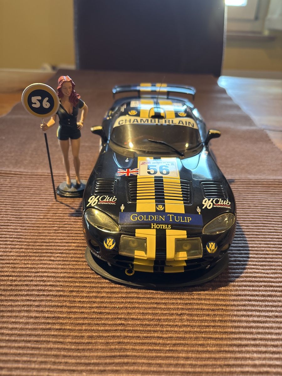 Autoart Dodge Viper GTS-R + passendes Grid Girl (Gebraucht) in Möhlin ...