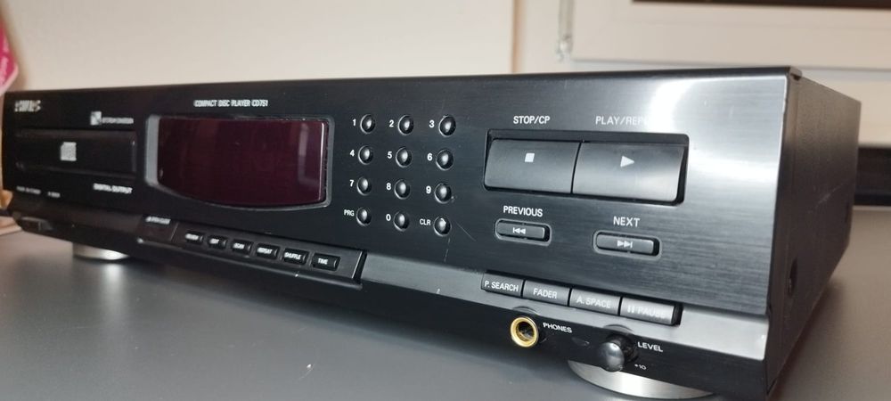 Geniessen Sie Musik mit dem Philips CD 751 CD-Player (Gebraucht) in ...