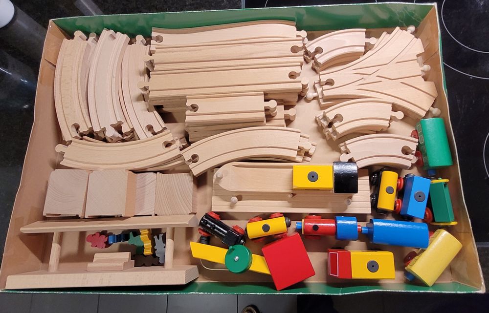 BRIO Holzeisenbahn Set 33143 Kran Güterzug.Die Bahn ist in e (Neu ...