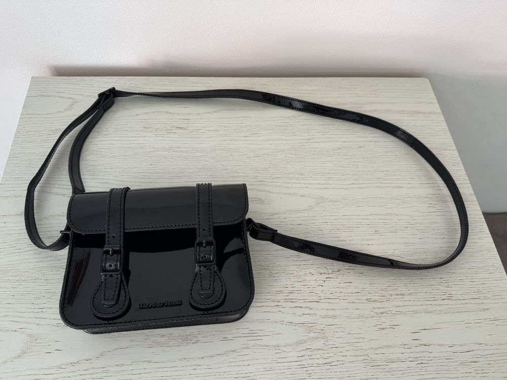 Dr. Martens – Petit sac cartable en verni noir (Neu (gemäss ...