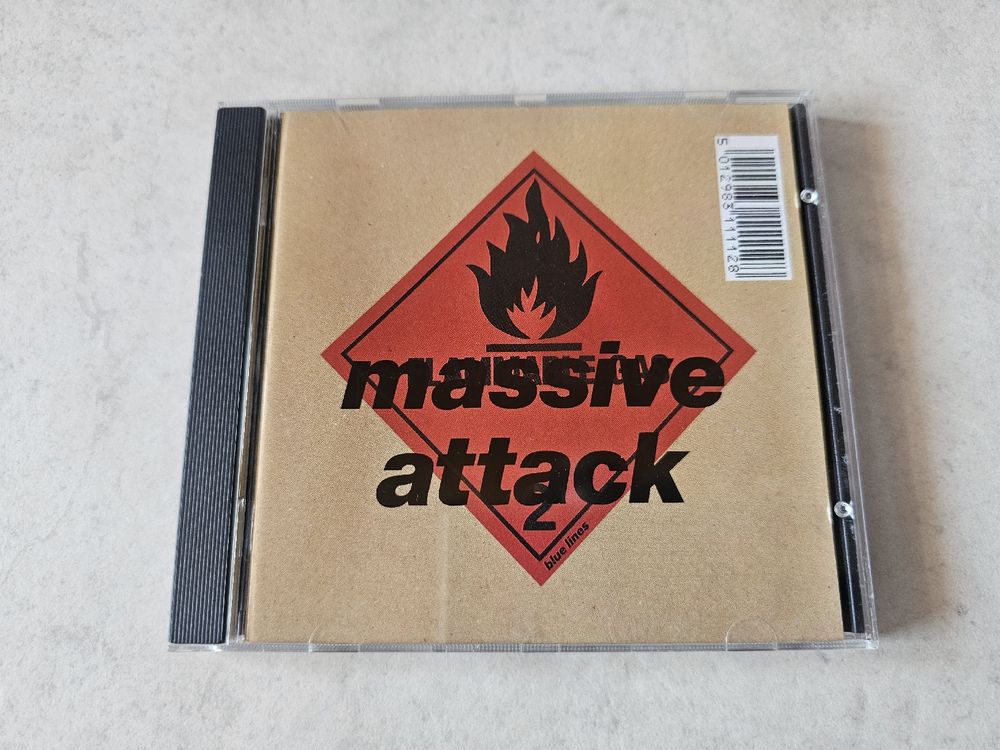 Massive Attack - Blue Lines (Gebraucht) in Schneisingen für CHF 2.5 – mit Lieferung auf Ricardo ...