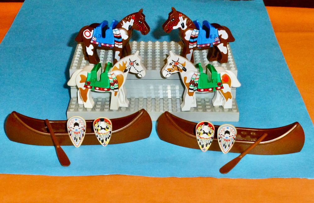 Lego Western/4 Indianer-Pferde m. Sattel + 2 Kanus m. Paddel (Gebraucht ...