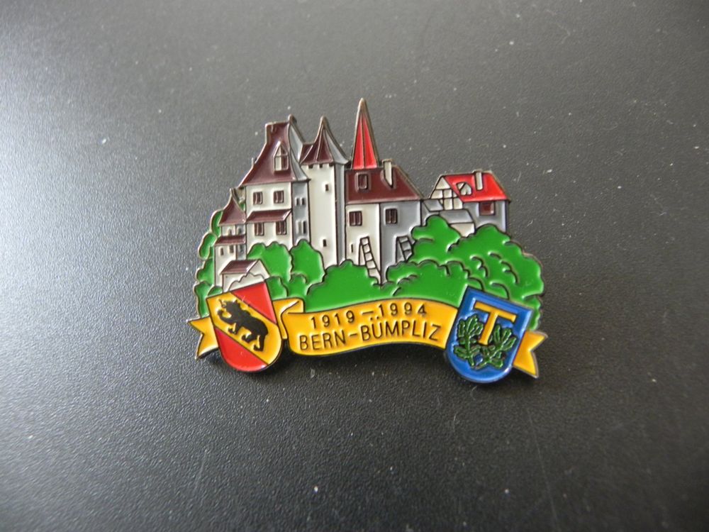 Schöner Pin - Bern Bümpliz Schloss 1919 - 1994 (Gebraucht) in Biel/Bienne für CHF 1 – mit ...