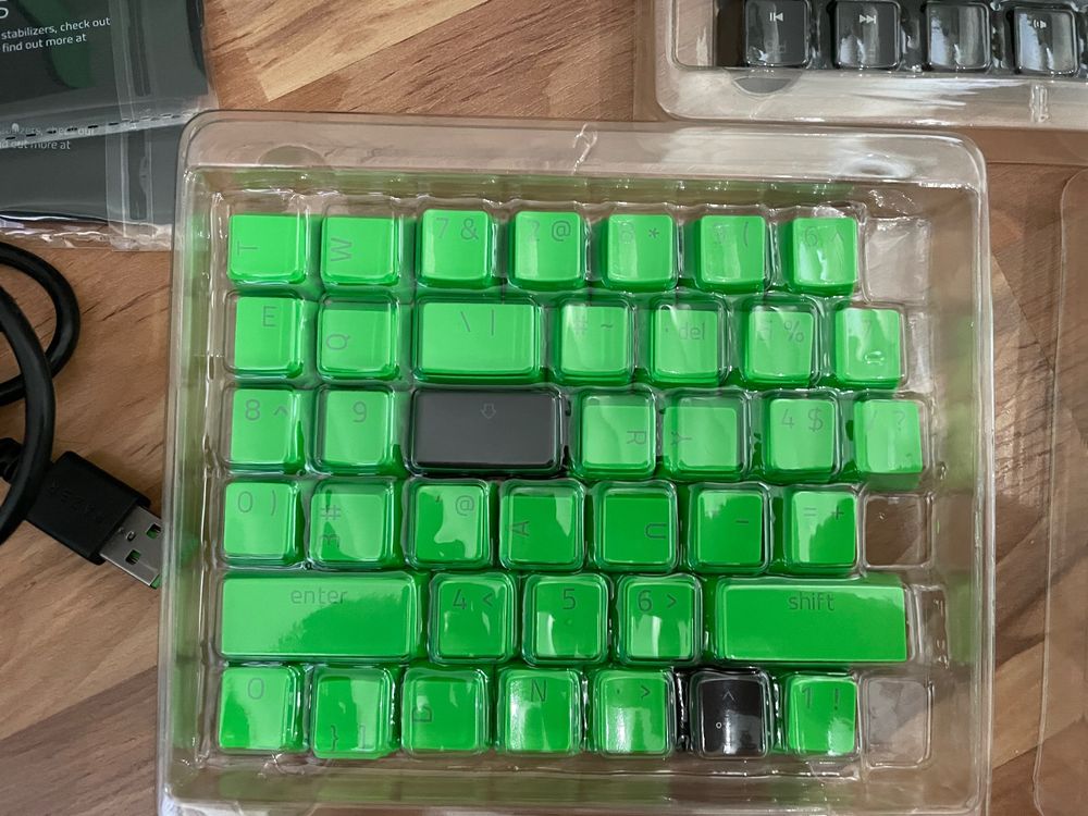 Razer Blackwidow V3 TKL + Green Keycaps (Neu (gemäss Beschreibung)) in ...