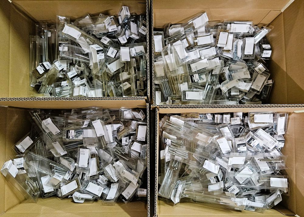 Kleineisenwaren-Posten: Schrauben, Nägel, usw. ab CHF 1.- (Neu und originalverpackt) in ...