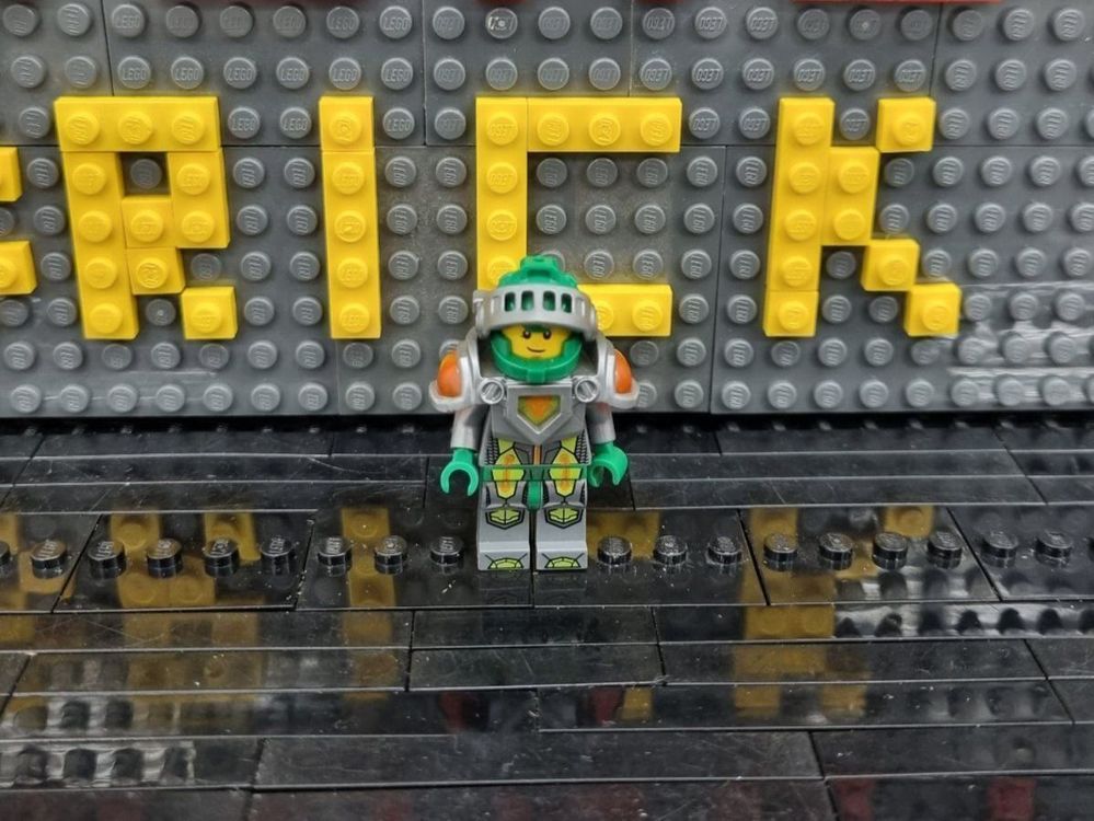 LEGO Nexo Knights nex004 Aaron - Flat Silver Visor, Clip | Kaufen auf ...