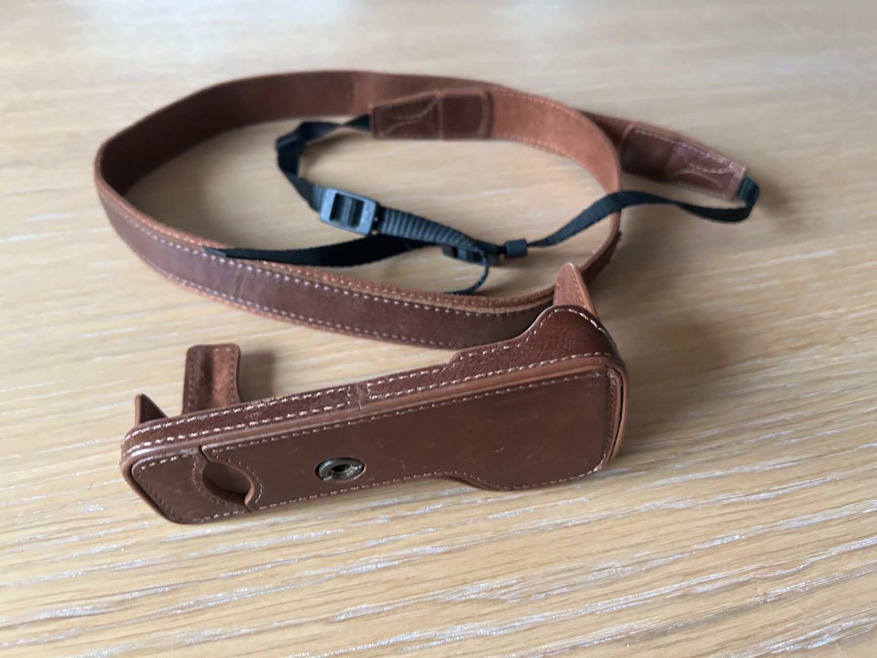 Demi Étui en Cuir Véritable avec Bandoulière pour Sony A (D'occasion) à ...