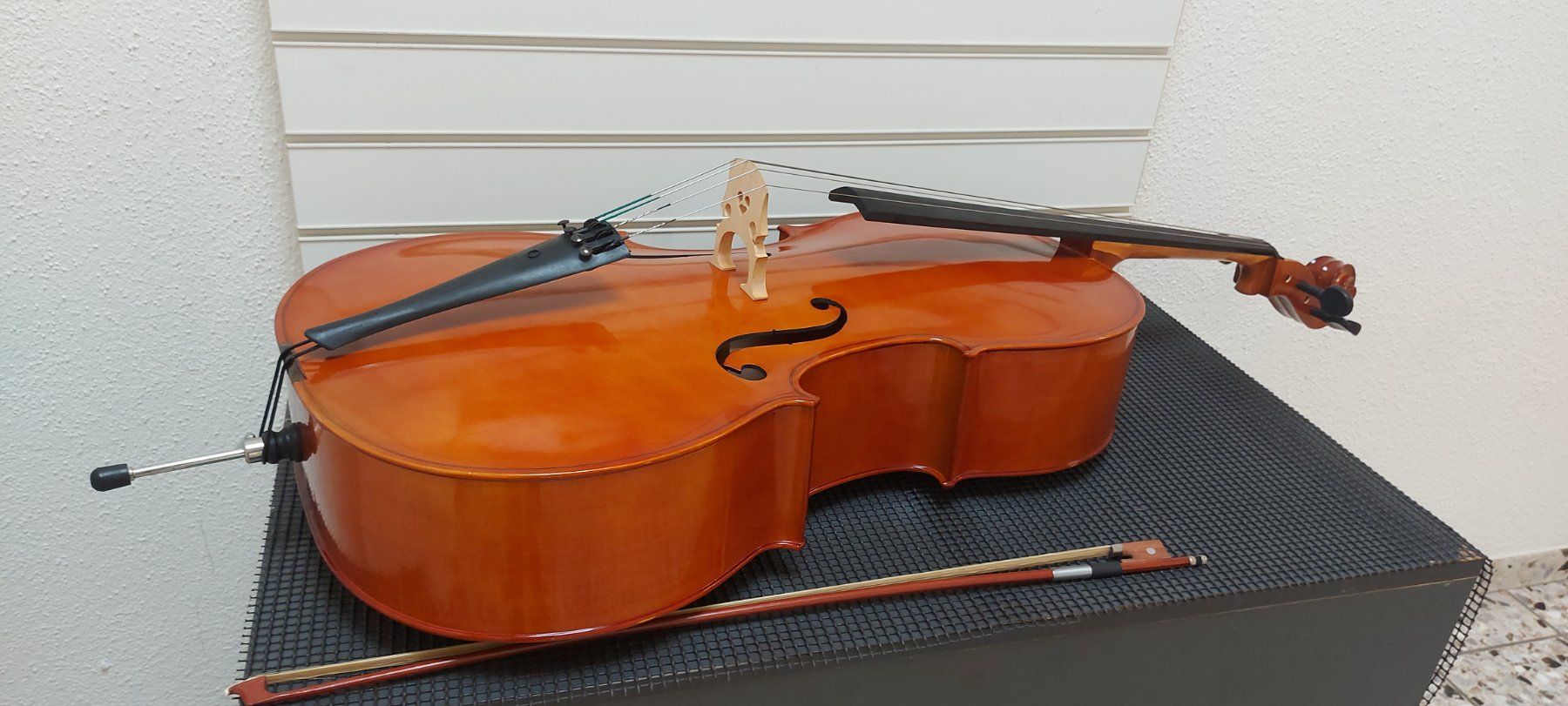 4/4 Cello frisch ab service inkl.hülle und bogen ,10 jahre (Gebraucht ...