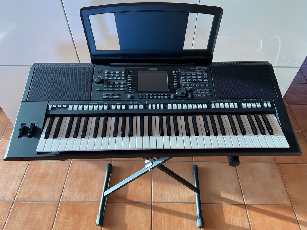 Keyboard Yamaha PSR-S750 (Gebraucht) in Langenbruck für CHF 400 – nur ...