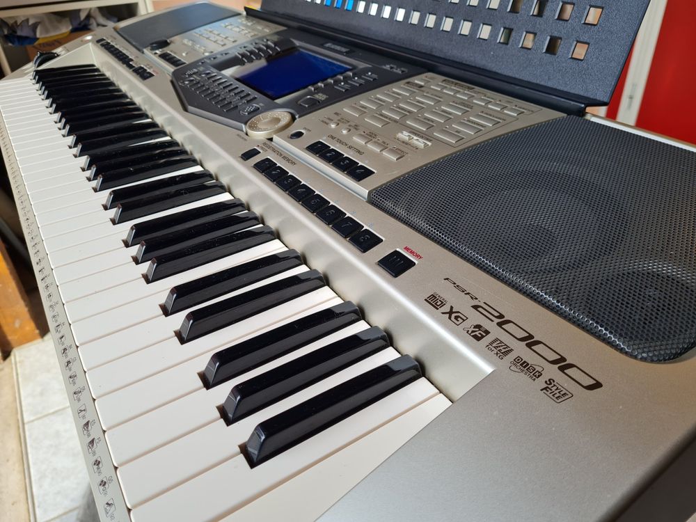 YAMAHA PSR2000 Keyboard inkl. Keyboardständer + Notenbücher (Gebraucht ...