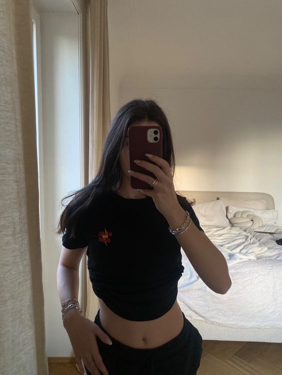 NA-KD Tshirt mit Graphic Print in schwarz (wie neu) | Kaufen auf Ricardo