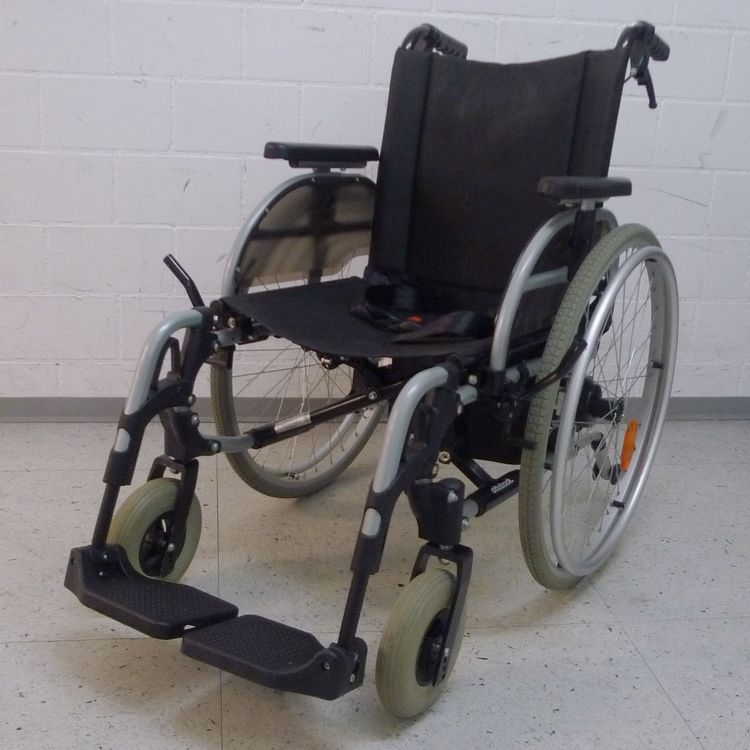 Rollstuhl Otto Bock, SB 43cm, nur CHF199 | Kaufen auf Ricardo