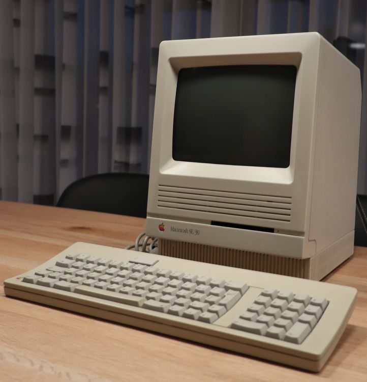 Apple Macintosh SE/30 1990 (Gebraucht) in Lupfig für CHF 200 – nur Abholung auf Ricardo kaufen