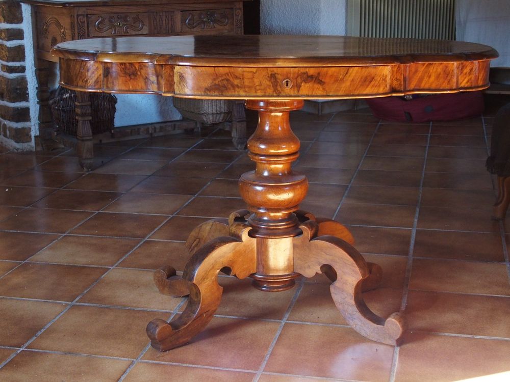 Table ancienne, style Louis-Philippe (Gebraucht) in Middes für CHF 20 ...