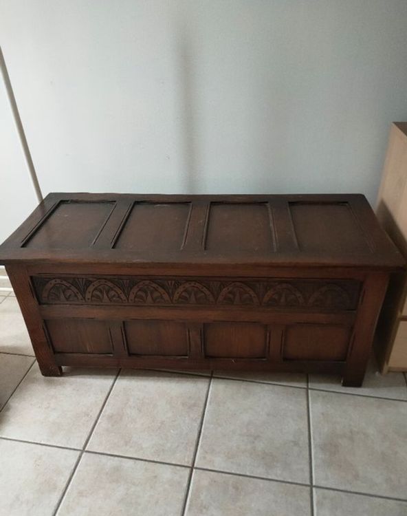 Antike Truhe / coffre / bahut (Gebraucht) in Genthod für CHF 60 – nur Abholung auf Ricardo kaufen