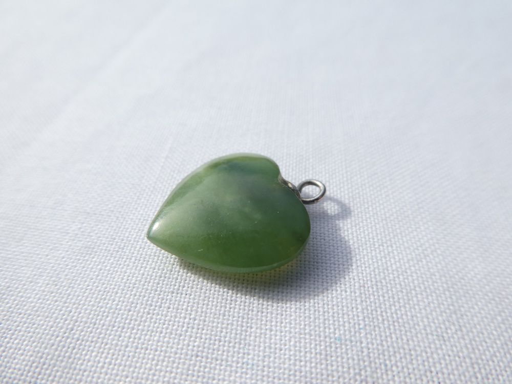 Jade-Herz Anhänger; Ø 1.5cm (Gebraucht) in Gattikon für CHF 4.5 – mit Lieferung auf Ricardo kaufen