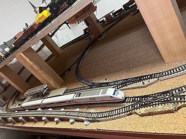 Grosse Märklin Modell HO Eisenbahn Komplett Anlage (Gebraucht) in ...