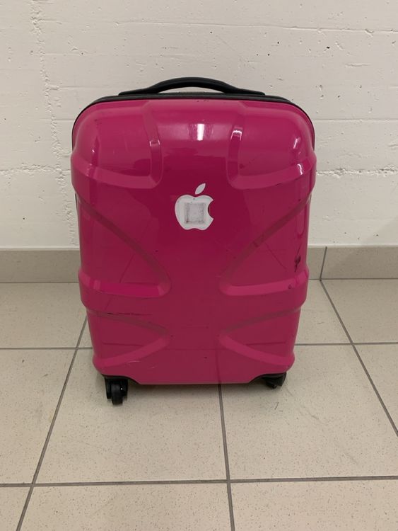 Valise rose à roulettes (D'occasion) à Vessy pour CHF 20 – retrait ...