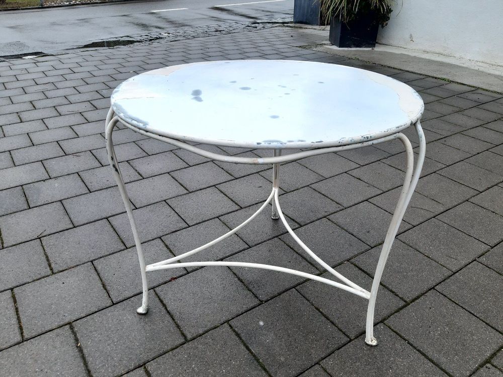 Alter runder Metalltisch D75 x H63.5cm Tisch Gartentisch | Kaufen auf ...