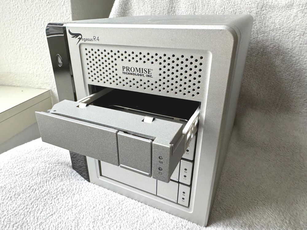 Promise Technology Pegasus R4 RAID HardDrive Thunderbolt no1 (Gebraucht ...