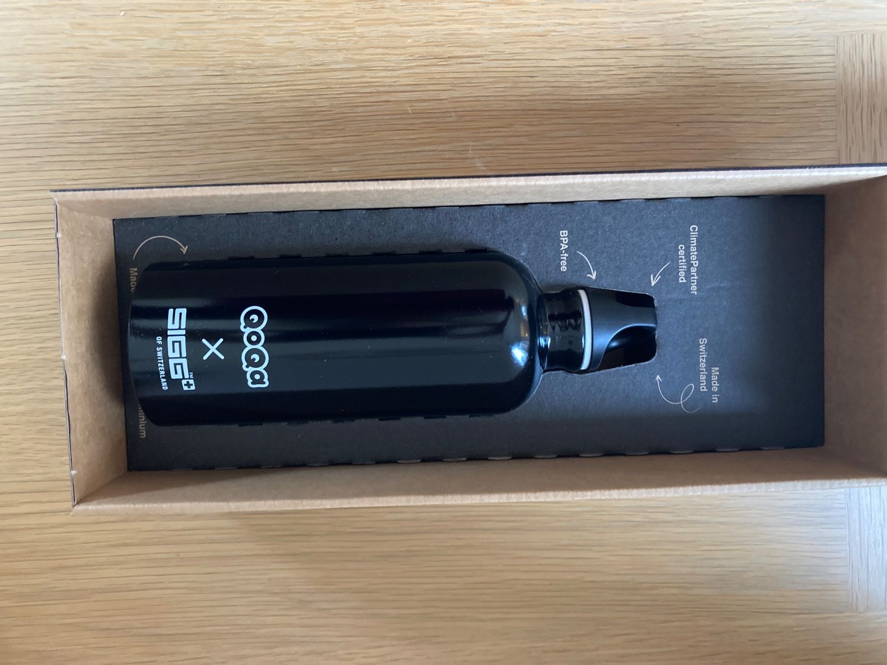 Bouteille SIGG x QoQa neuve, noire, idéale pour l'été (Neu und ...