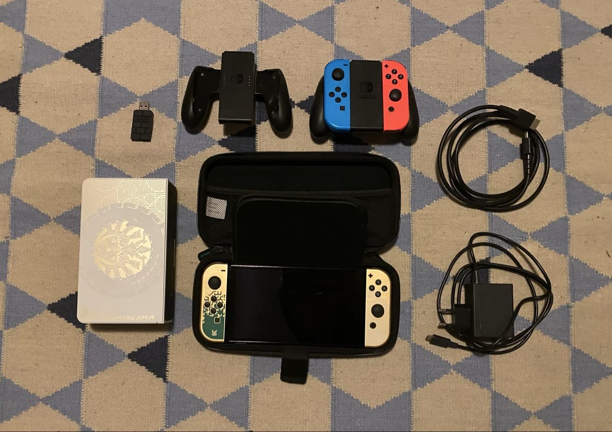 Nintendo Switch OLED - Zelda Version - Viel Zubehör (Neu (gemäss ...