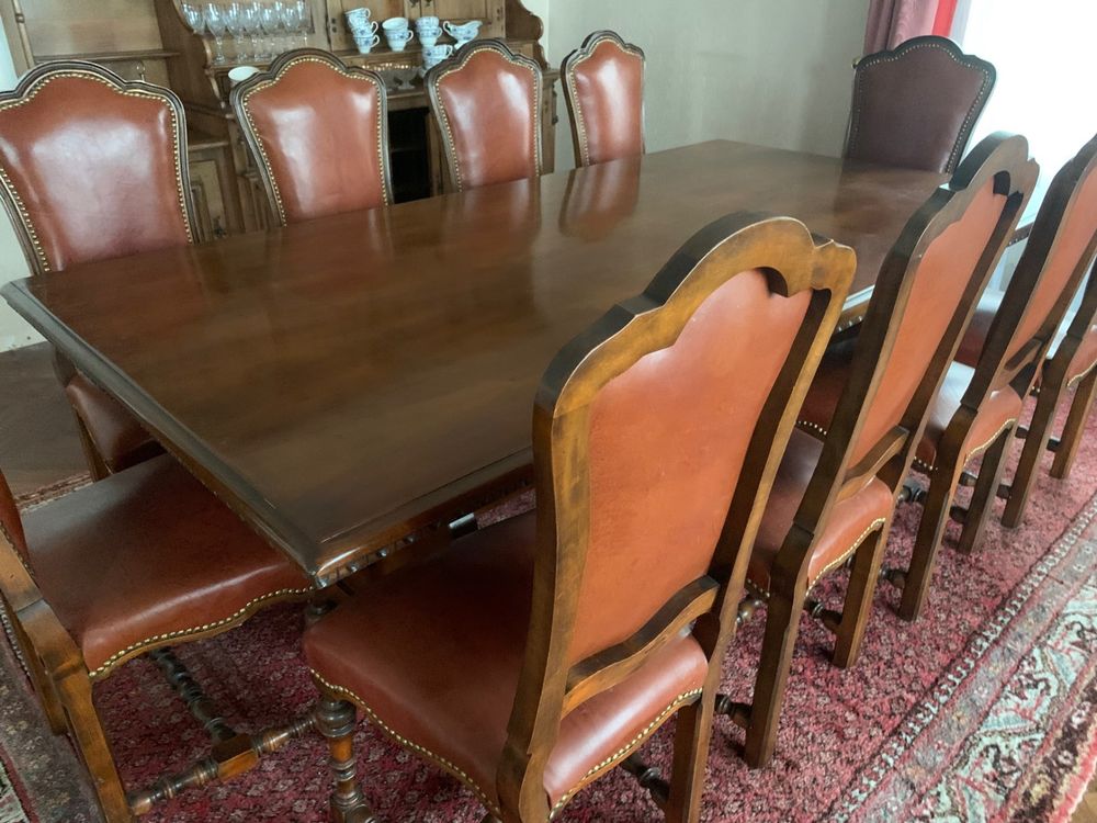 Grosser, massiver Tisch, Holztisch, Esstisch mit 12 Stühlen (Gebraucht) in Wallisellen für CHF ...