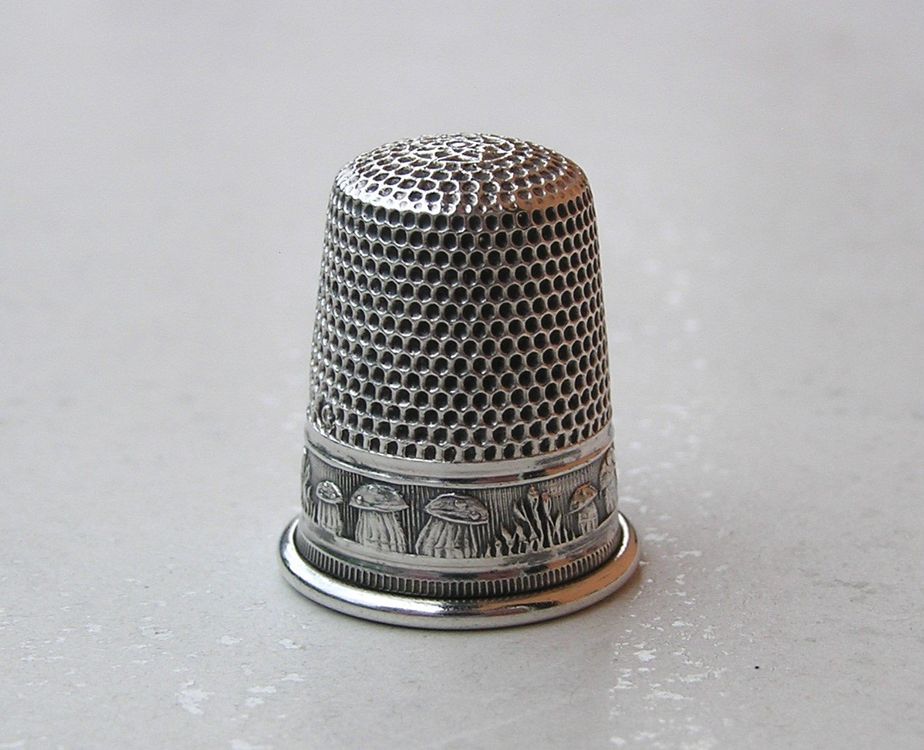 Antiker Fingerhut aus 800 Silber mit Pilz-Motiv (Gebraucht) in Grenchen ...