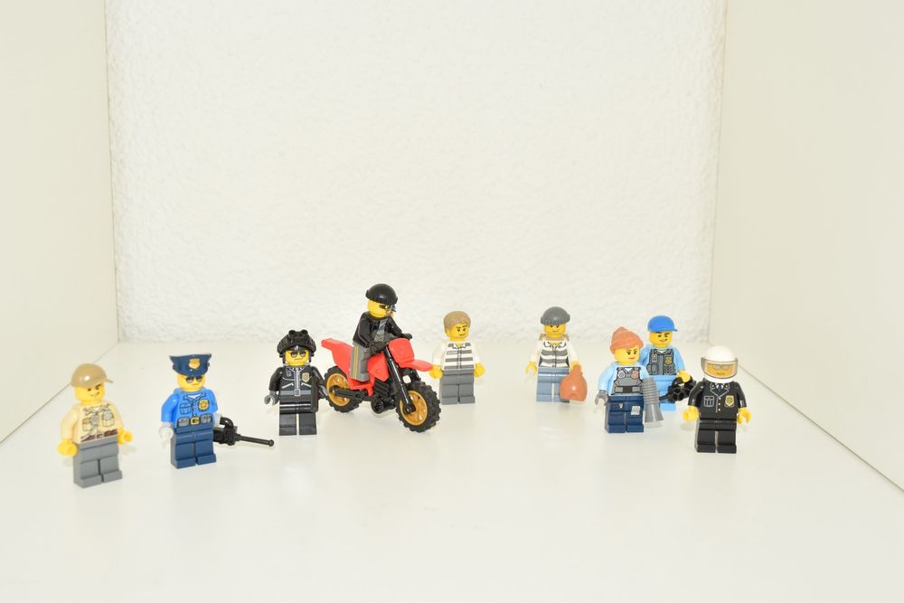 Lego City Polizei/Räuber Figuren 10x (Gebraucht) in Uznach für CHF 12.9 ...
