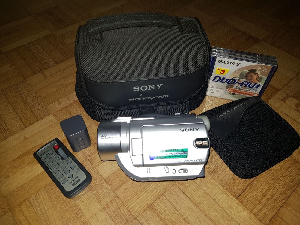 Digital Video Kamera Sony Handycam DCR-DVD404E mit Zubehör (Gebraucht ...