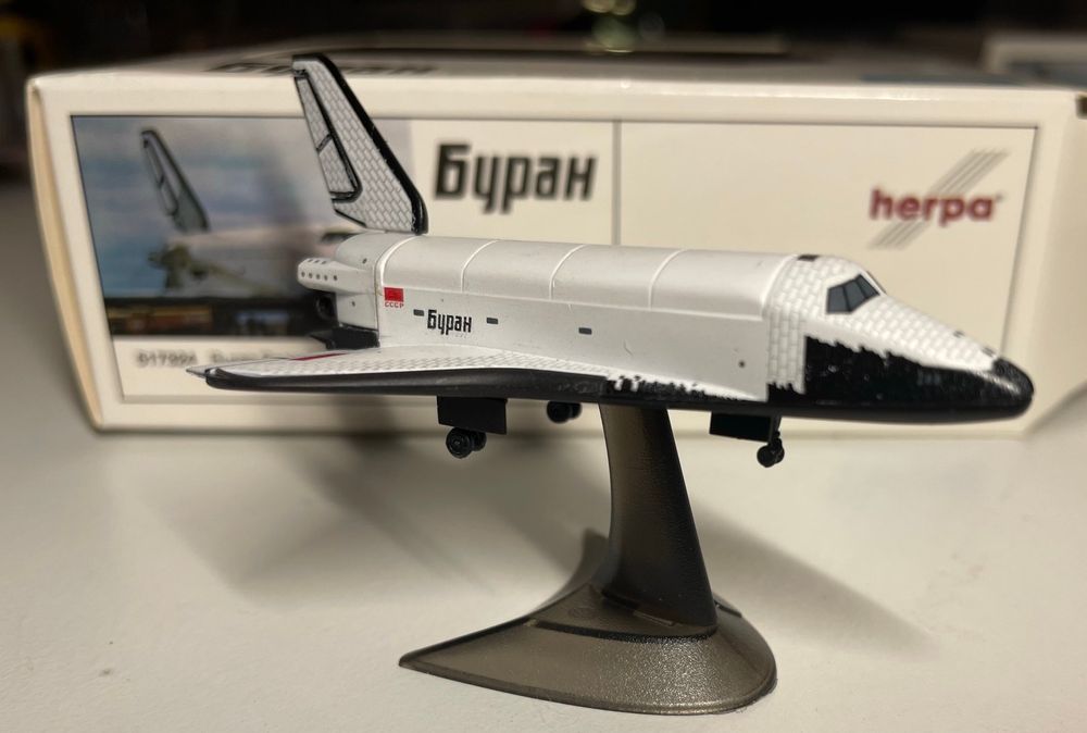 Space Shuttle Buran 1/500 (Neu und originalverpackt) in Hochfelden für ...