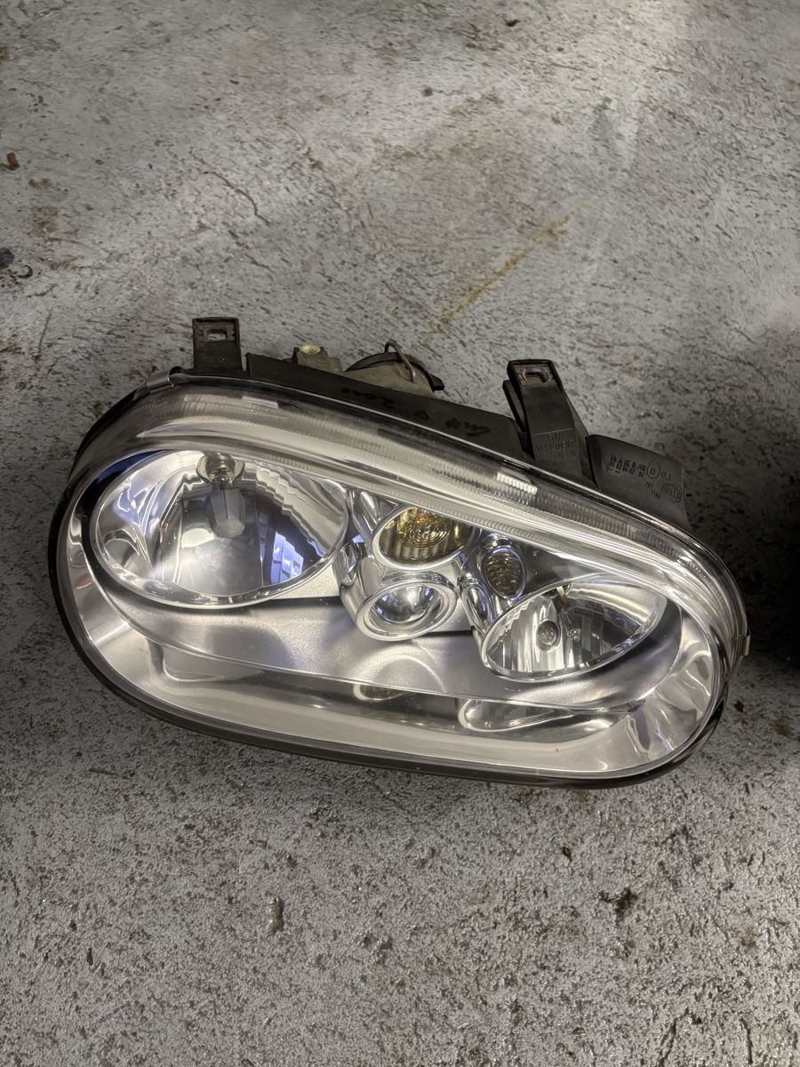 Vw Golf 4 jg 2002 Scheinwerfer li u re (Gebraucht) in Engelburg für CHF ...