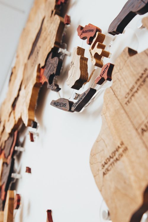 3D-Weltkarte aus Massivholz mit LED-Beleuchtung (Neu und originalverpackt) in Burgdorf für CHF ...