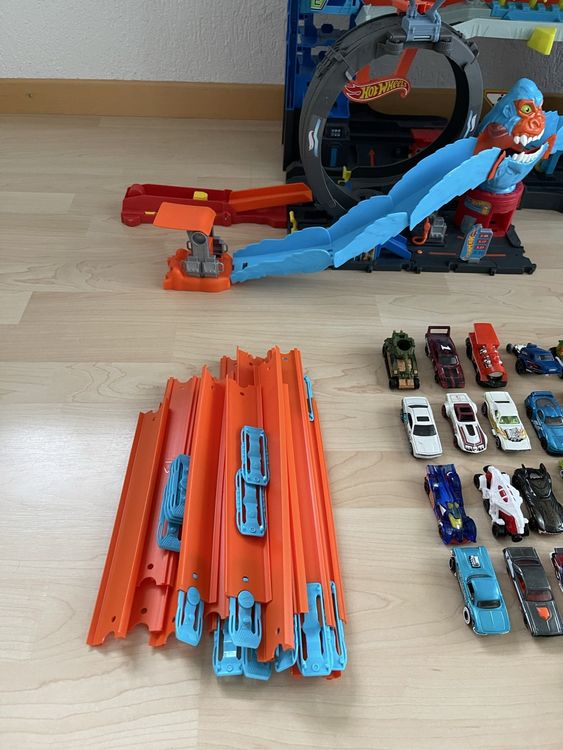 Hot Wheels Ultimate Garage mit Zubehör & vielen Autos! (Gebraucht) in ...