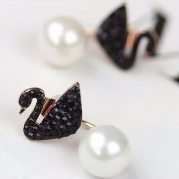 Swarovski Iconic Swan Ohrring-Jackets Neu und original (Neu und ...