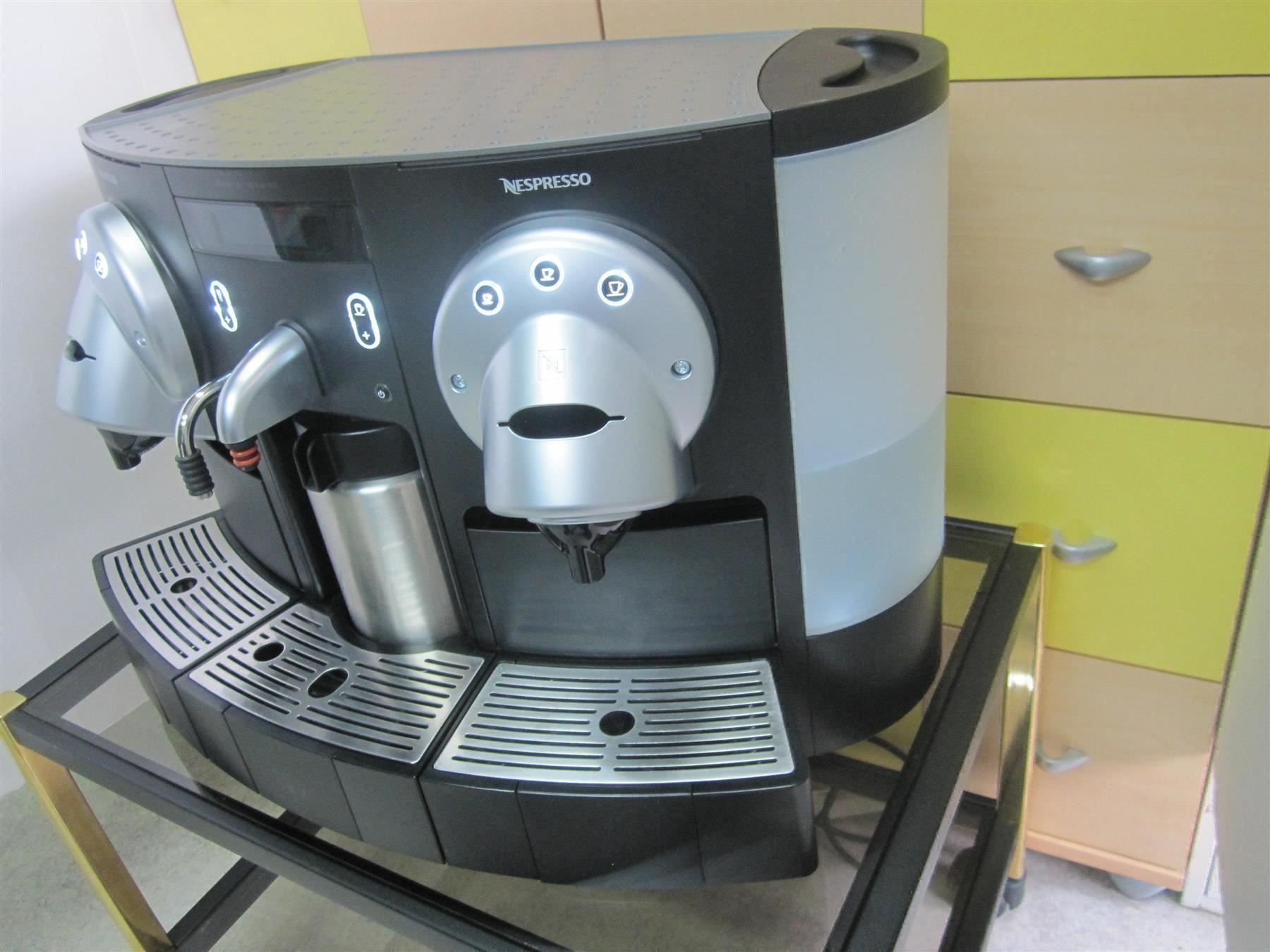 Nespresso GEMINI CS 220 PRO AB*SERVICE (Gebraucht) in Hochdorf für CHF ...