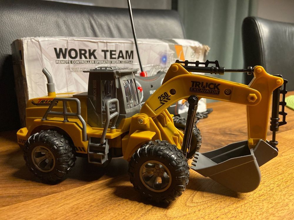 RC Spielzeug Bagger USB Ladung Fernbedienung Bagger | Kaufen auf Ricardo