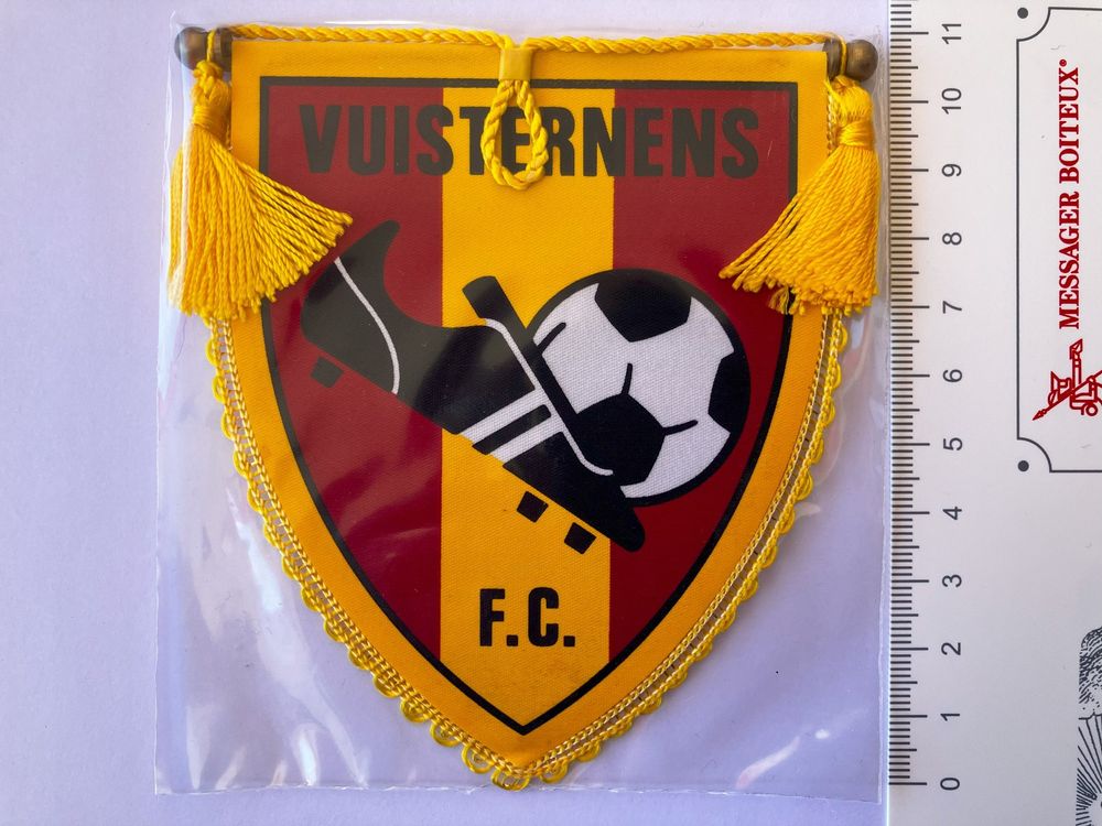 Vintage Fanion/Wimpel FC VUISTERNENS 1960 (Neu und originalverpackt) in Gland für CHF 6 – mit ...