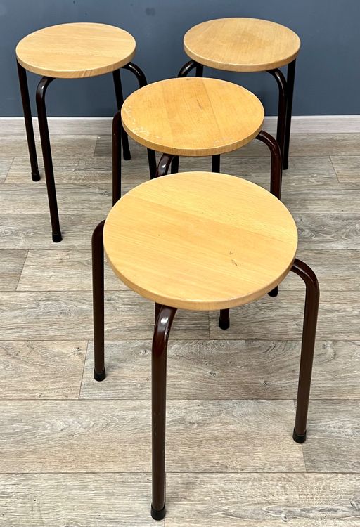 4 Stück Vintage Stahlrohr Holz Hocker Stapelbar | Kaufen auf Ricardo