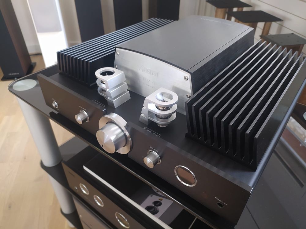 Amplificateur Hybride à tubes Magnat RV4 (Neu und originalverpackt) in ...