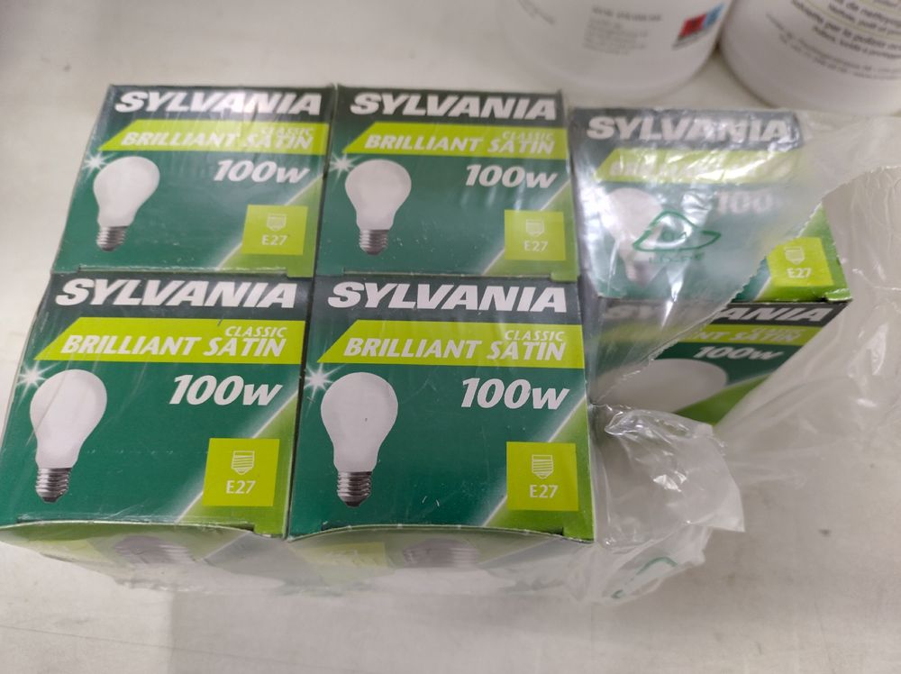 5 Glühlampen 100W E27 (Neu und originalverpackt) in Zug für CHF 5 – mit Lieferung auf Ricardo kaufen